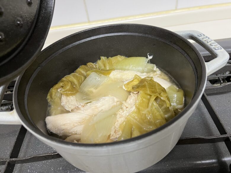 staub（ストウブ）で超簡単！ピコココットラウンド使用。キャベツ・鶏肉、丸ごと蒸し料理。お料理ブログ・感想口コミレビュー。 - 大人女子diary